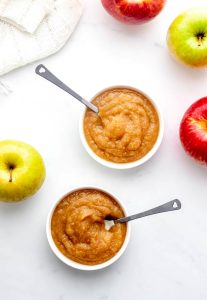 How to Make Applesauce from Whole Apples {No Sugar}